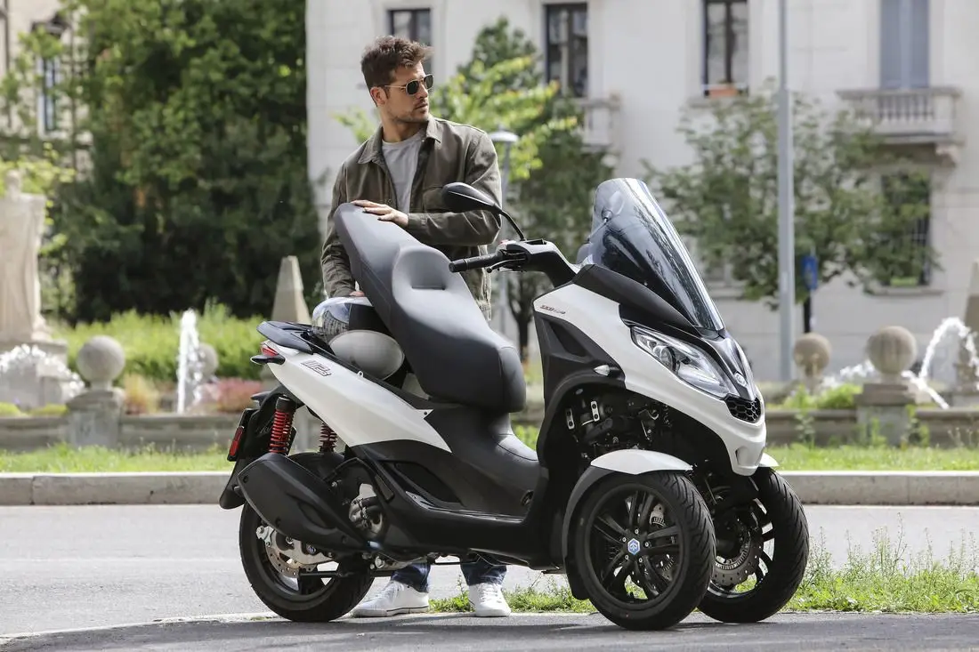 Já chegou a nova scooter de três rodas da PIAGGIO - Expresso