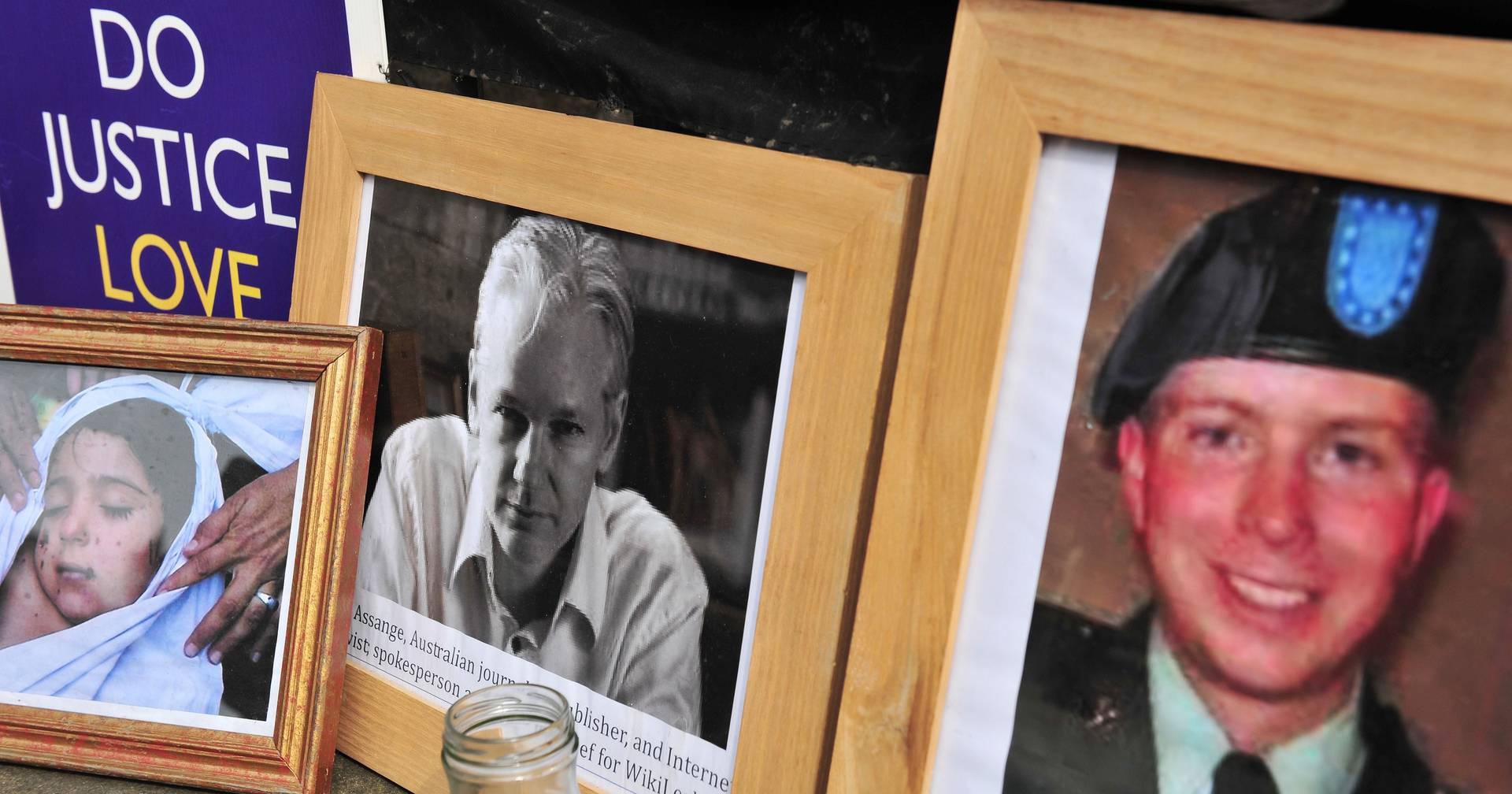 Perdão a Chelsea Manning. E agora, Julian Assange? - Expresso