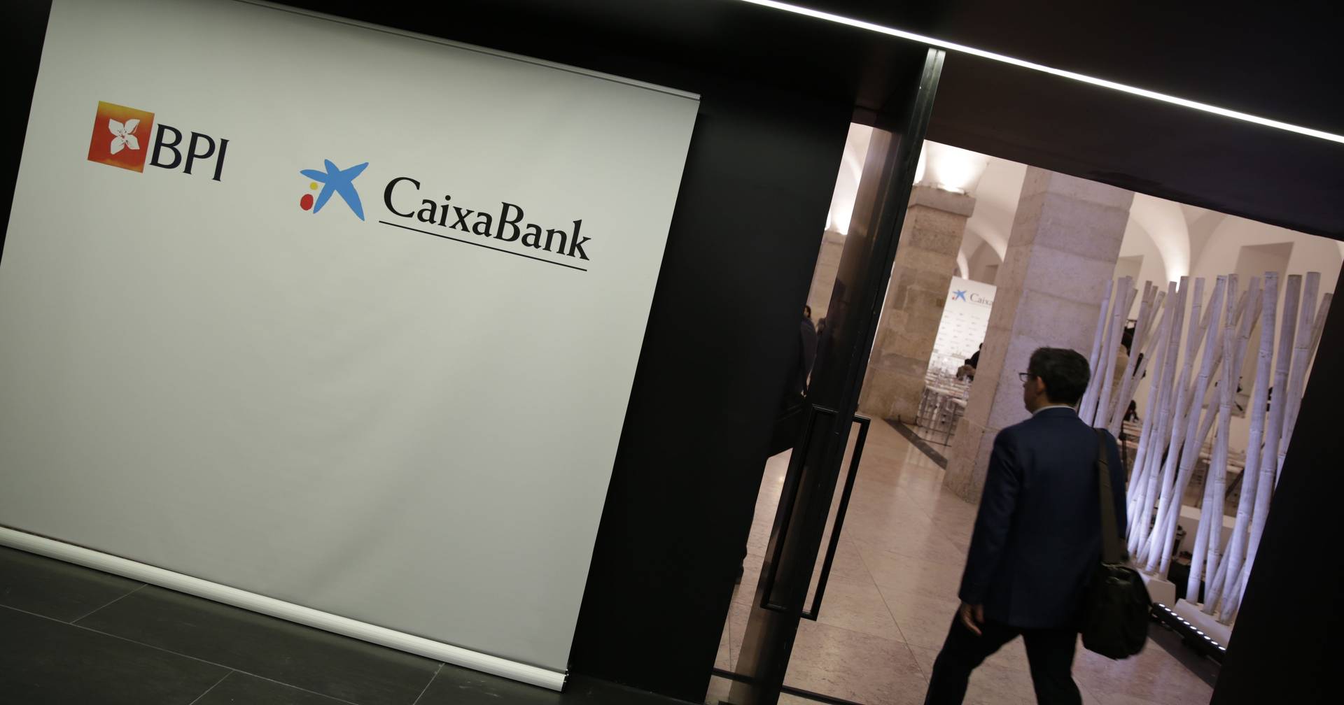 Espanhóis do CaixaBank com 84,5% do BPI - Expresso