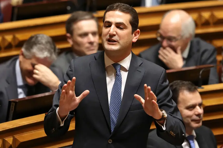Expresso | Hugo Soares confirma que é candidato a líder parlamentar do PSD