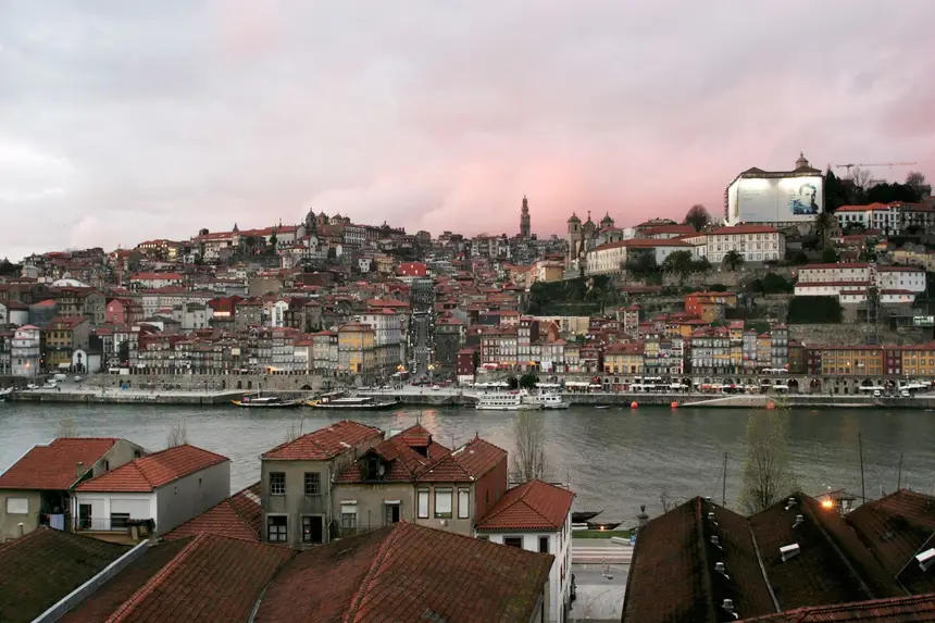 Expresso | Centro histórico do Porto já está protegido com uma zona ...