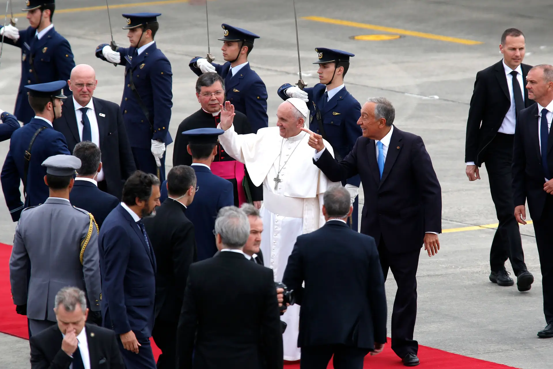 Expresso | As imagens dos primeiros minutos do Papa em Portugal
