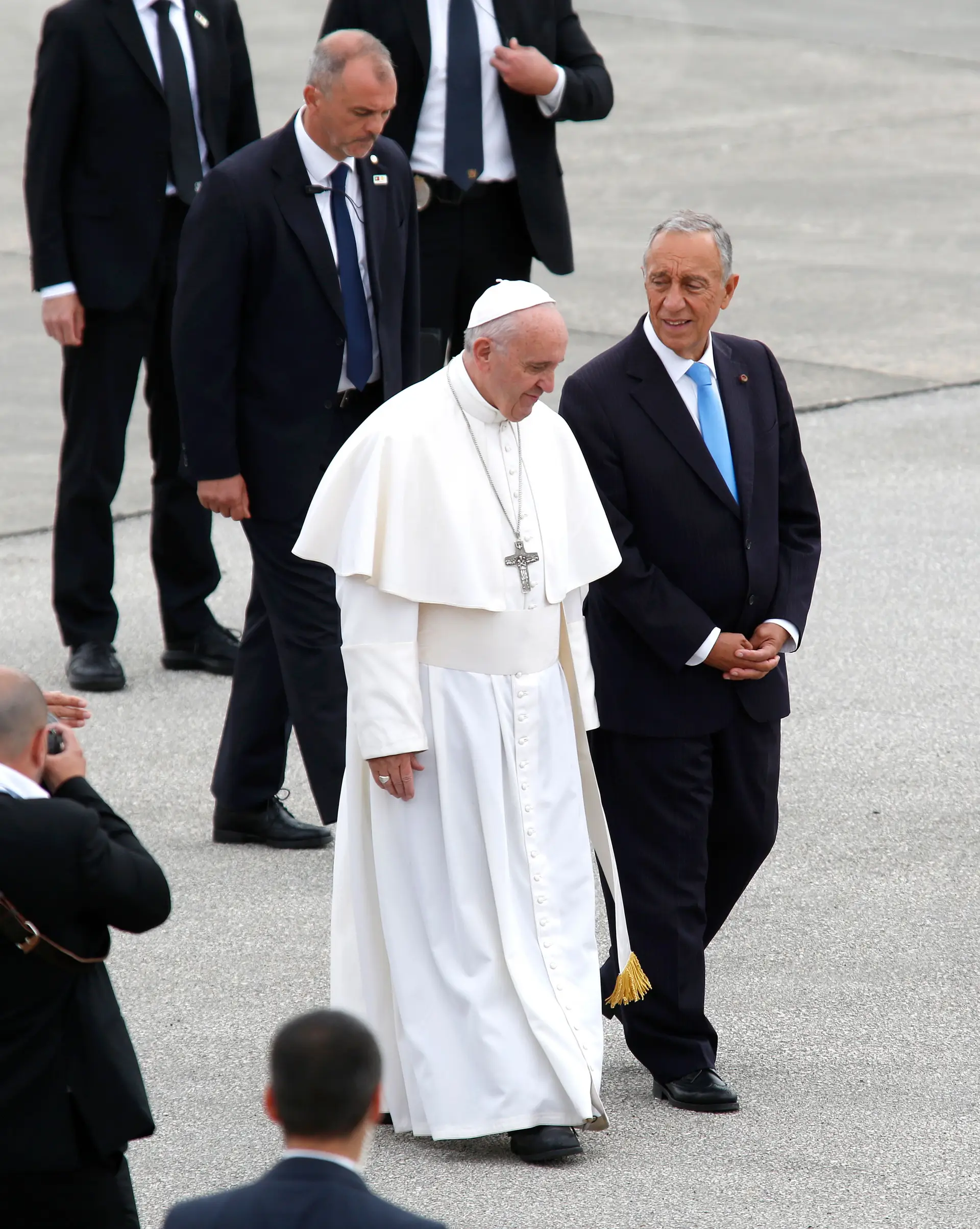 Expresso | As imagens dos primeiros minutos do Papa em Portugal