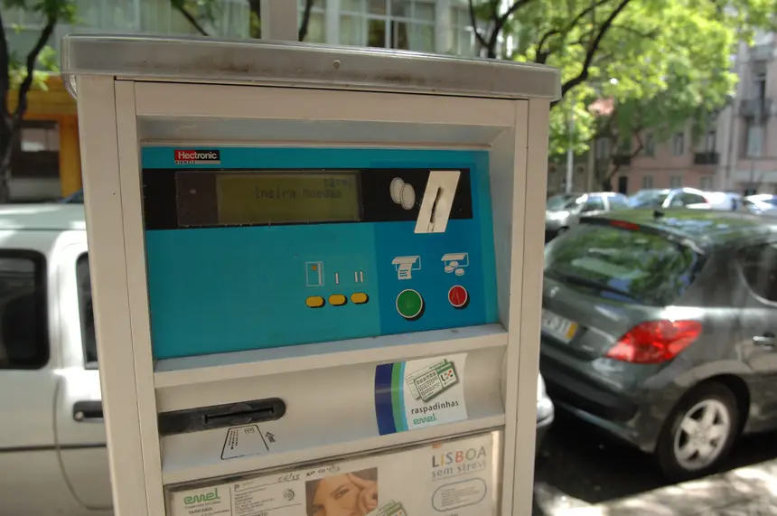 Expresso | ASAE multa parquímetros da Emel