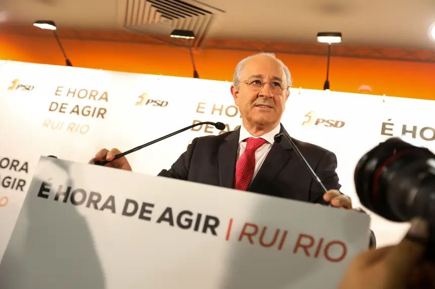 Rui Rio com os dois pés no PSD e no país