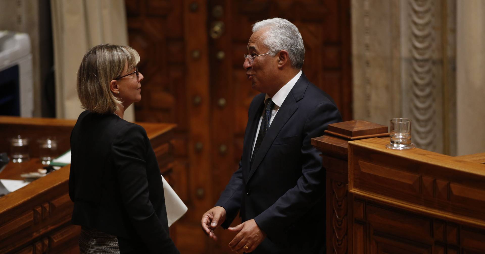 Maria Luís só vê uma “referência positiva” no OE - Expresso