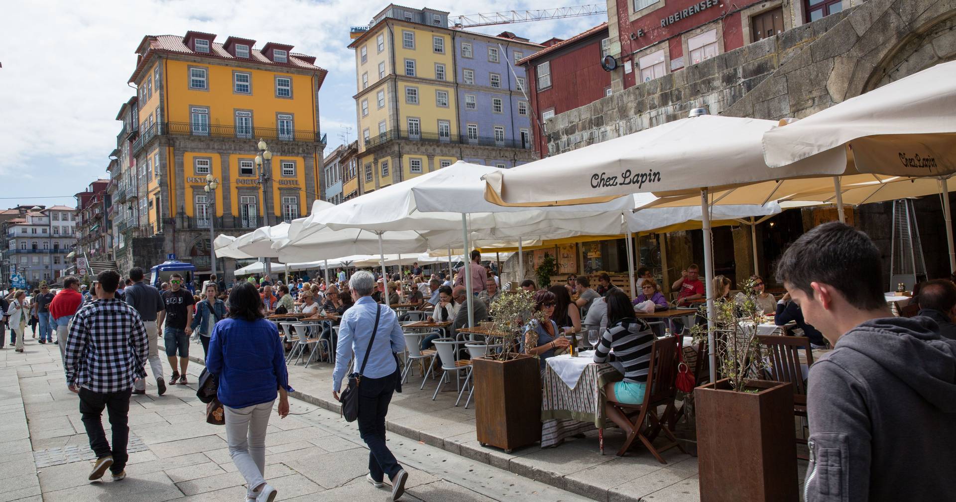 PCP não quer ver o Porto transformado num grande hotel - Expresso