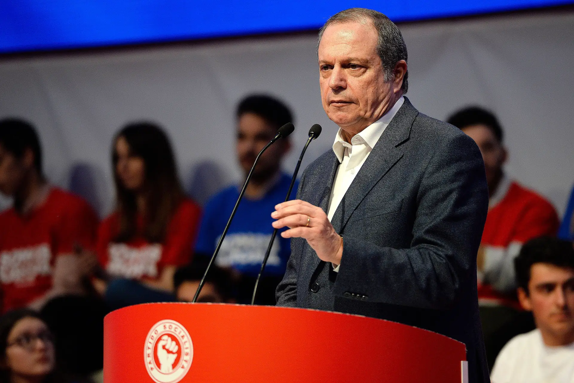 Carlos César alerta para "ano difícil" e diz que PS está proibido de ...