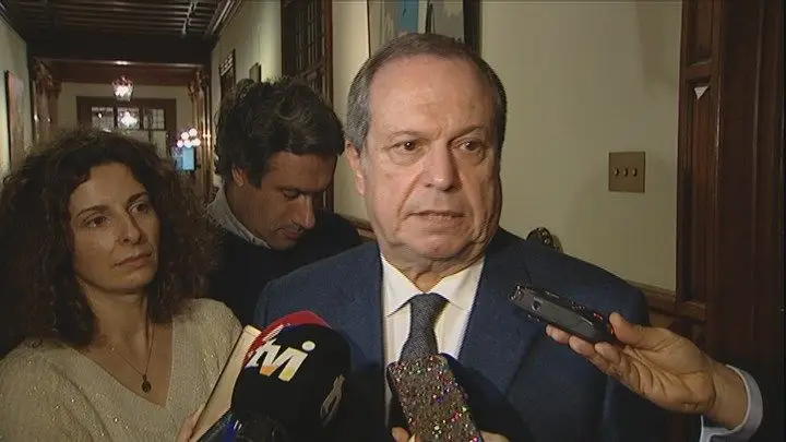 Açores: Carlos César entra na discussão sobre apoios aos salários de ...