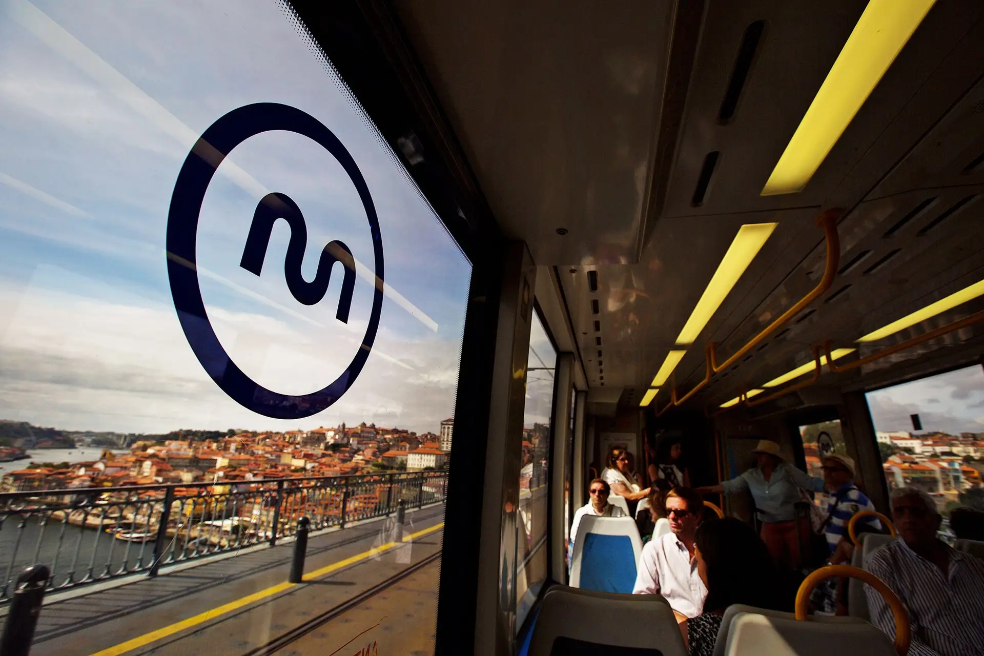Contrato para construir Linha Rubi do Metro do Porto formalizado por € ...