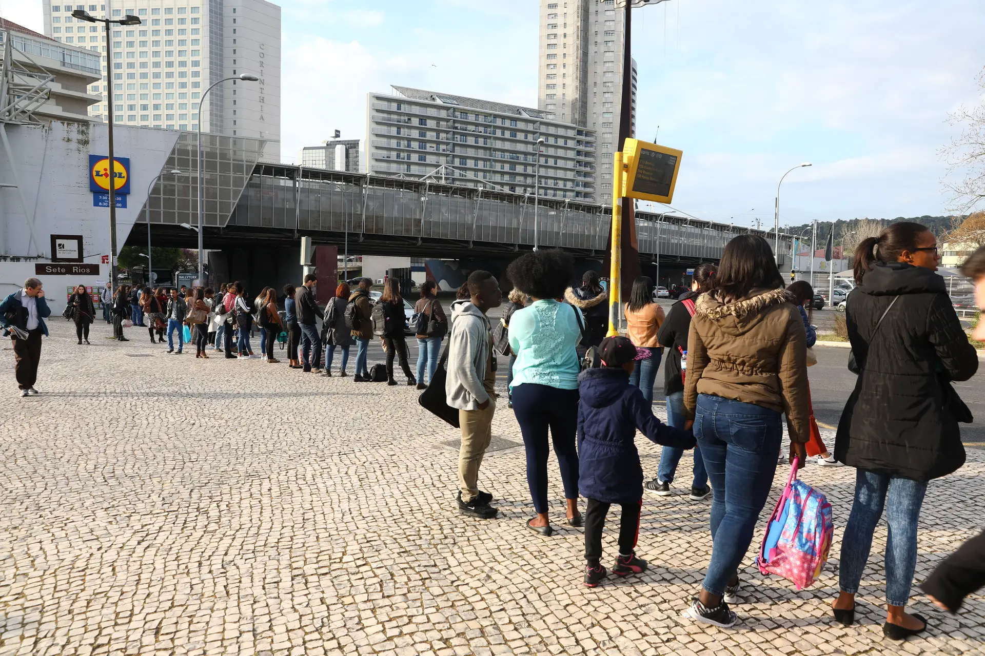 Obras em Sete Rios manda autocarros da Carris para o Terminal ...