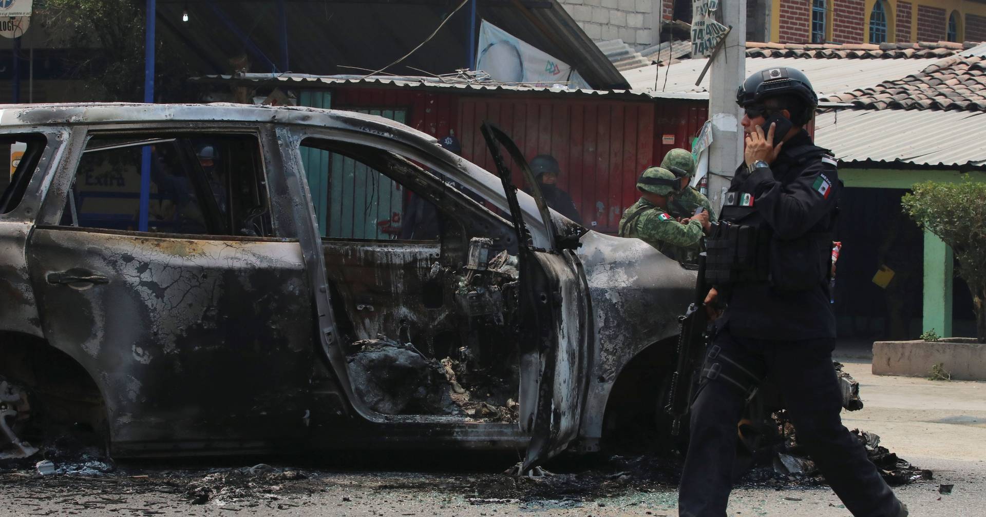 Autoridades mexicanas encontram mais 34 corpos em valas comuns - Expresso