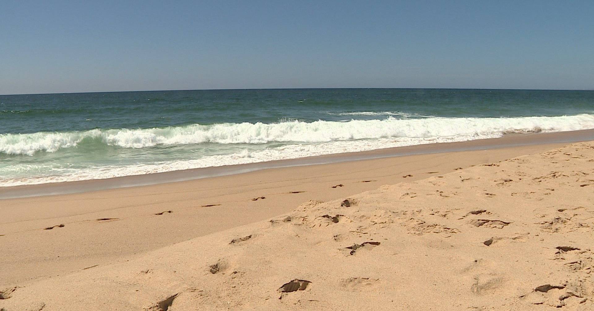 A água do mar na costa ocidental portuguesa está mais quente que o ...
