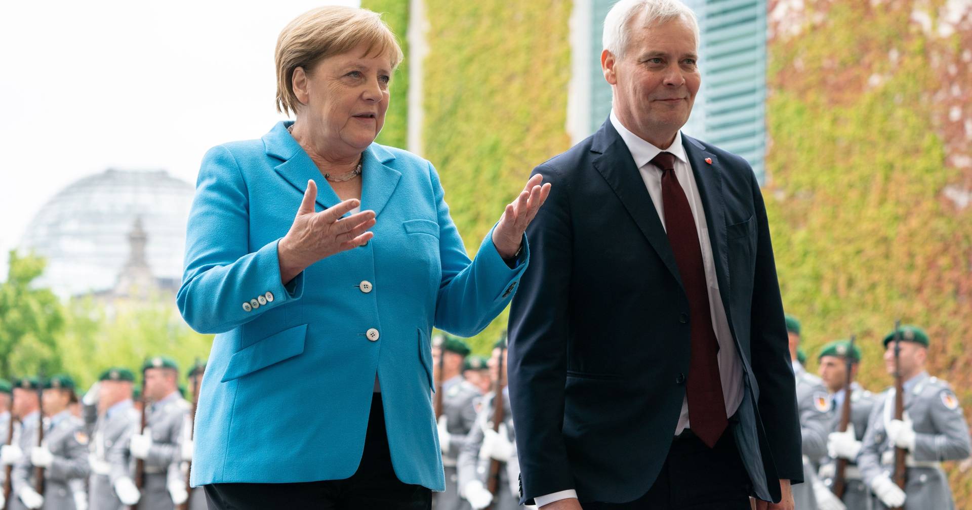 Merkel sofre nova crise de tremores em público, a terceira em menos de ...