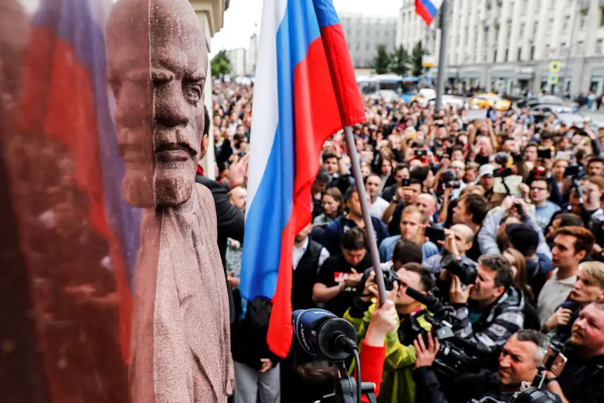 Expresso | Rússia. Cerca de mil pessoas juntaram-se este domingo em ...