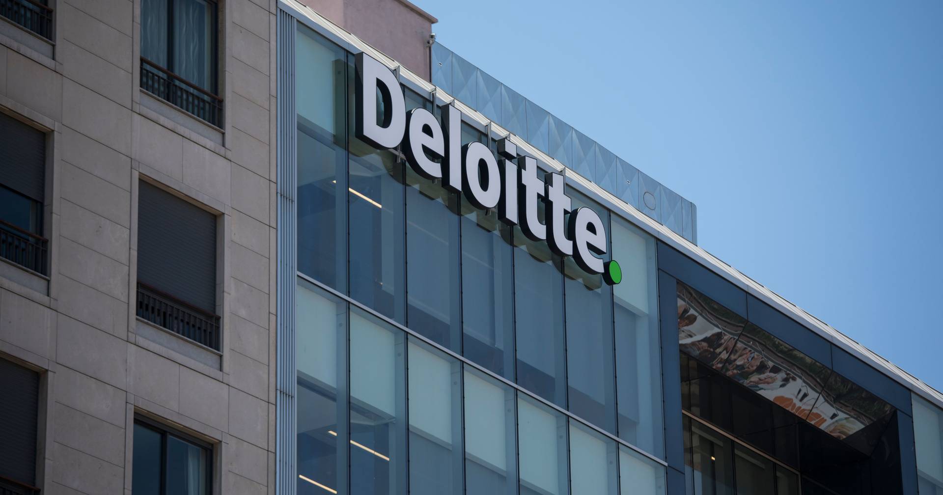Deloitte planeia maior reestruturação em dez anos para cortar custos ...