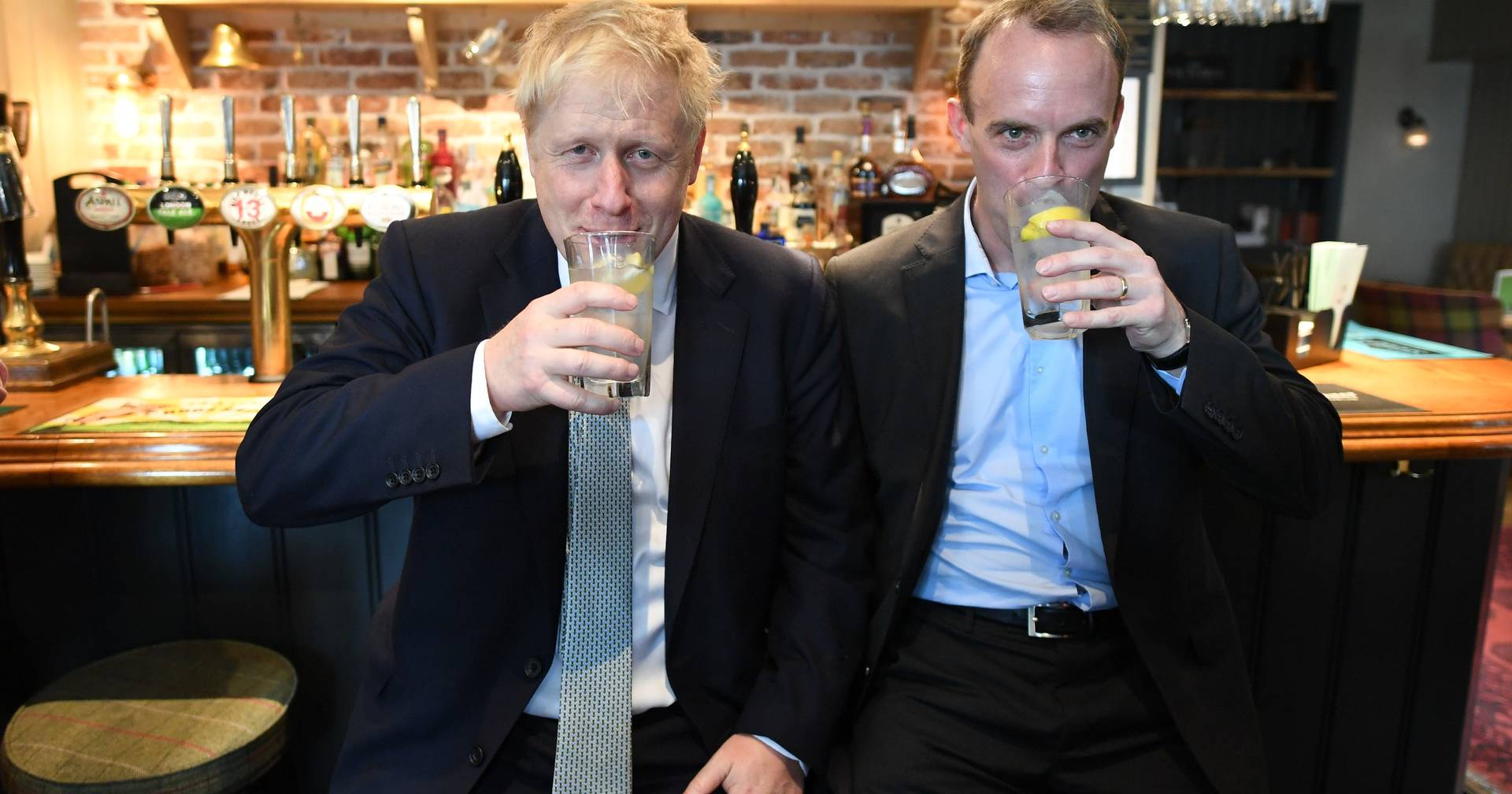 Vice-primeiro-ministro britânico demite-se na sequência de acusações de ...