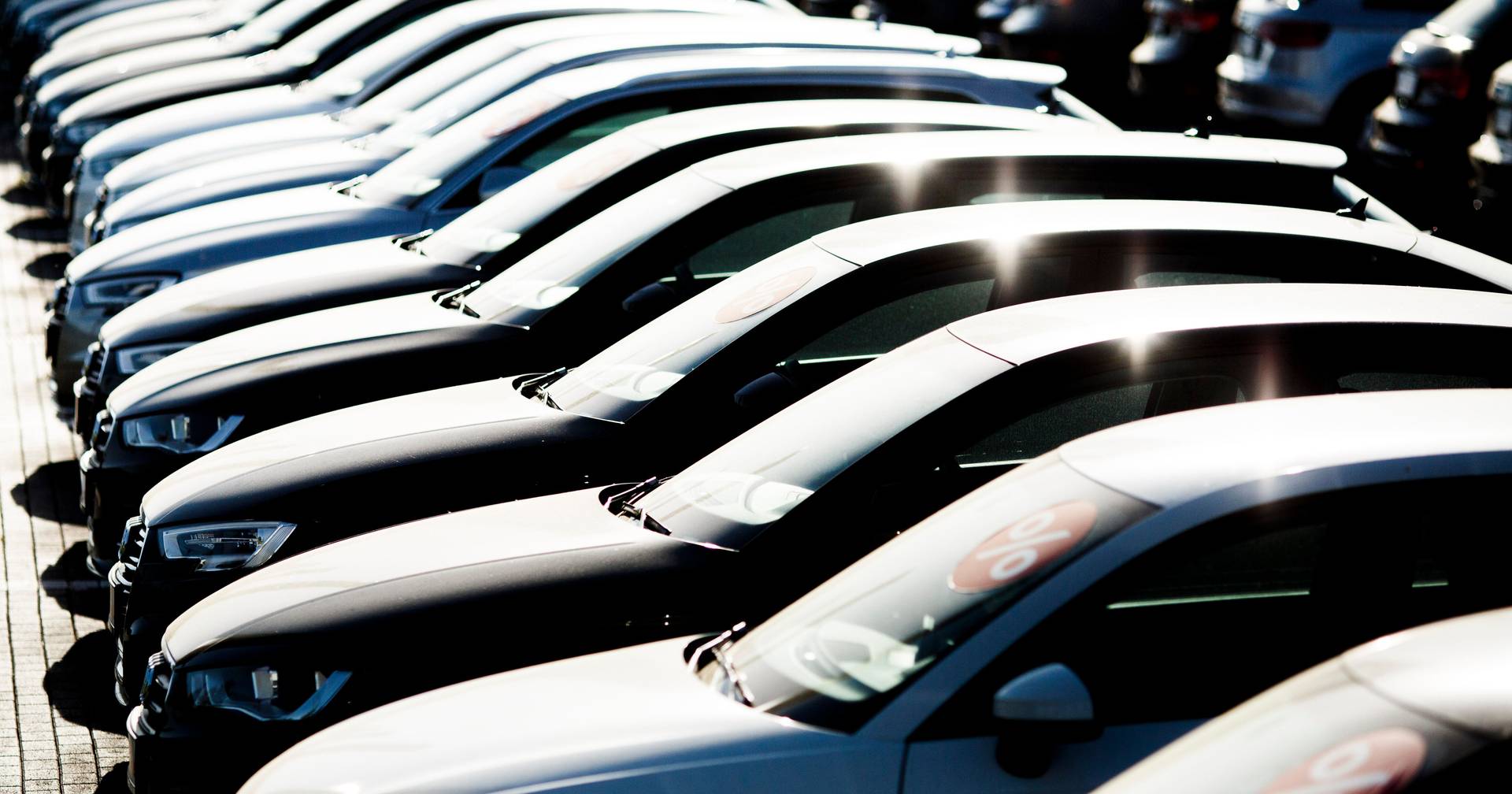 Portugueses estão a comprar mais carros usados e preferem a Renault, a ...