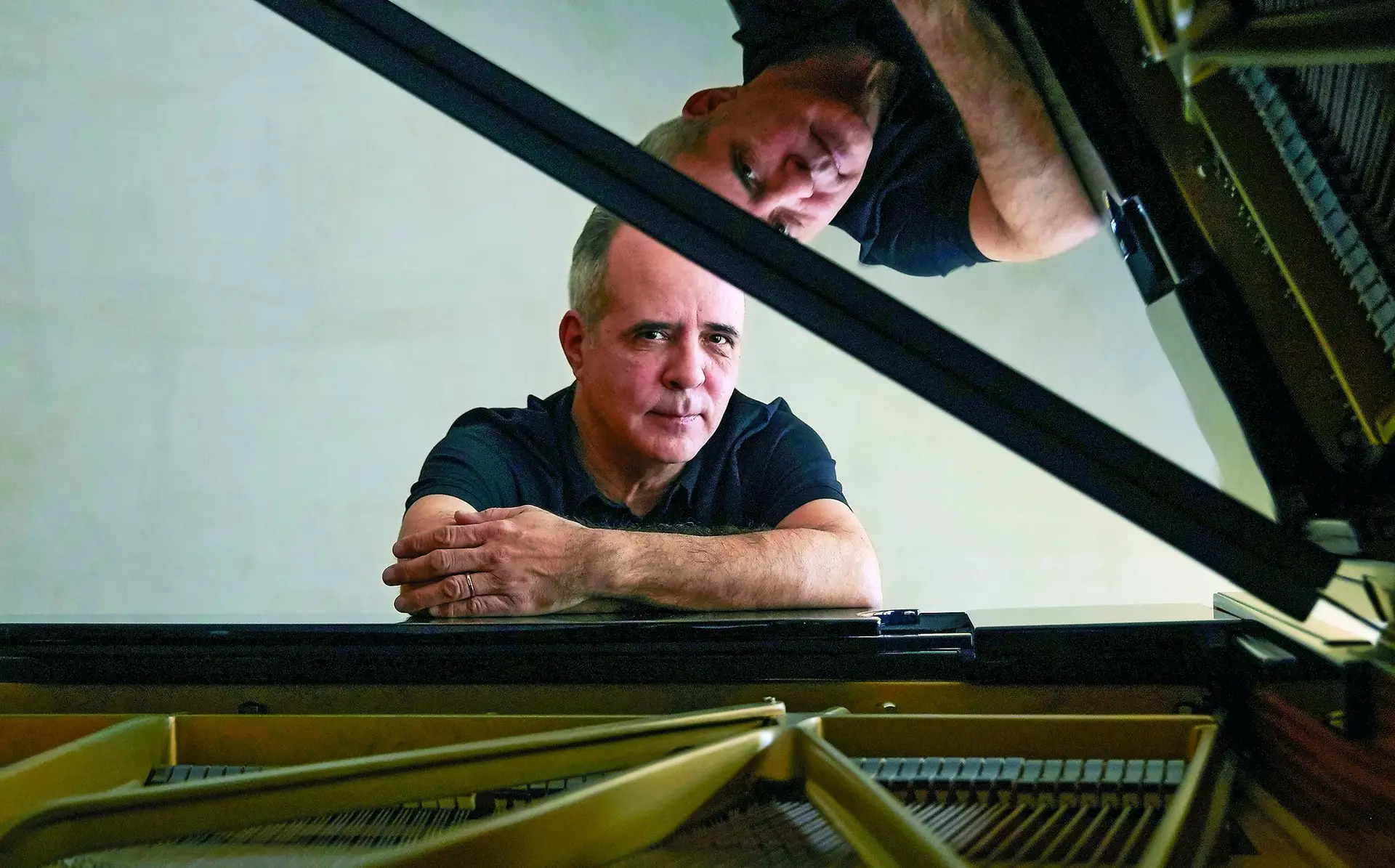 Rodrigo Leão lança novo álbum “Piano para Piano” com a filha Rosa ...