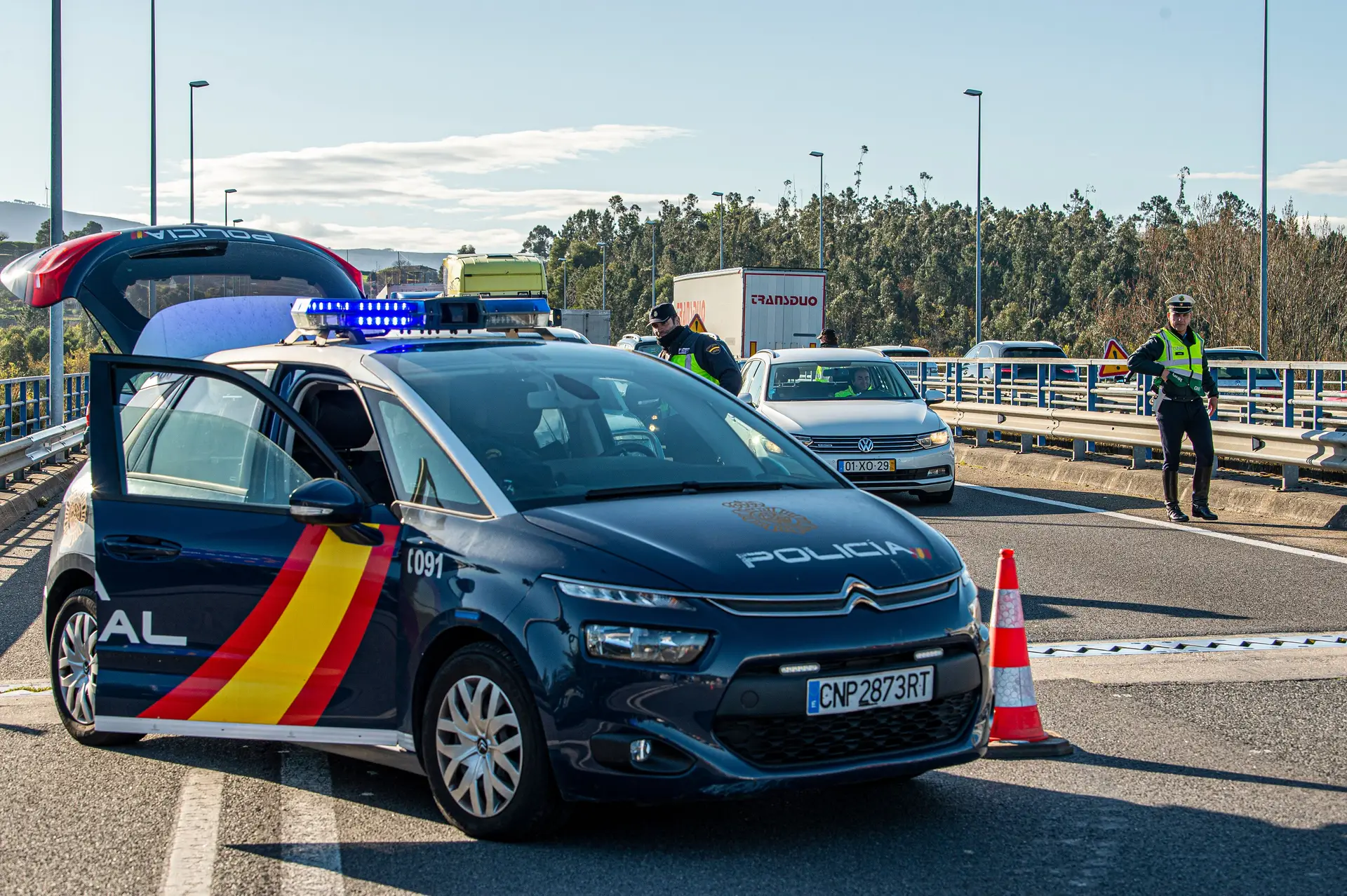 Covid-19. Protestos em Valença pela reabertura das fronteiras para ...