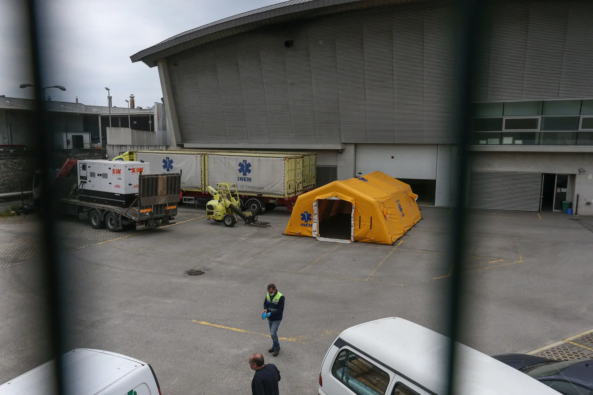 Covid-19. Ovar: hospital de campanha montado na Arena para combater ...