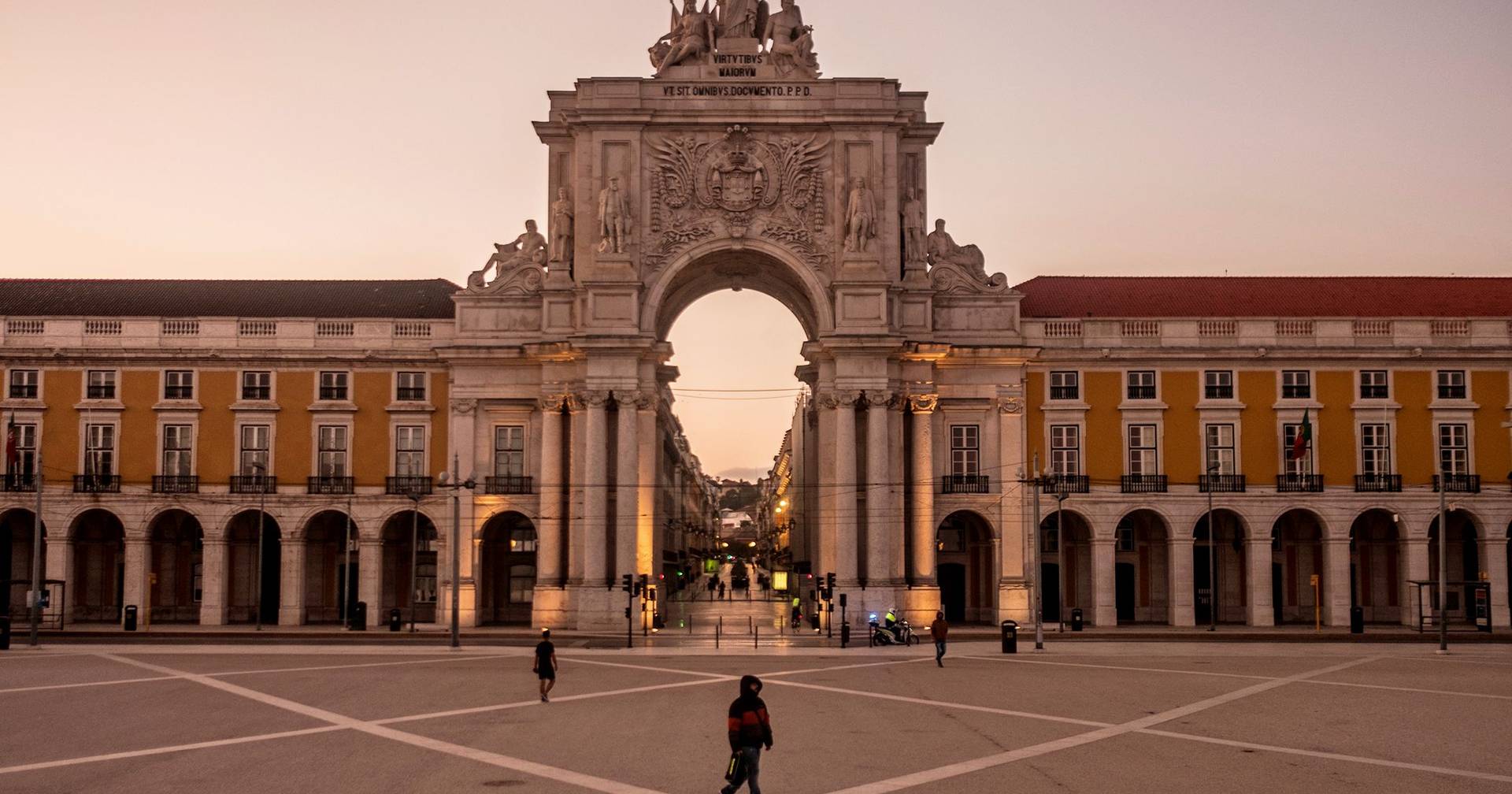 Estado fecha primeiro semestre com excedente de 1% do PIB e fica mais perto de conseguir saldo ...