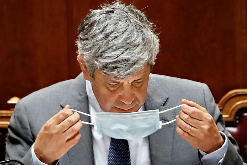 Centeno deixa na gaveta lei que tira poder ao governador do Banco de ...