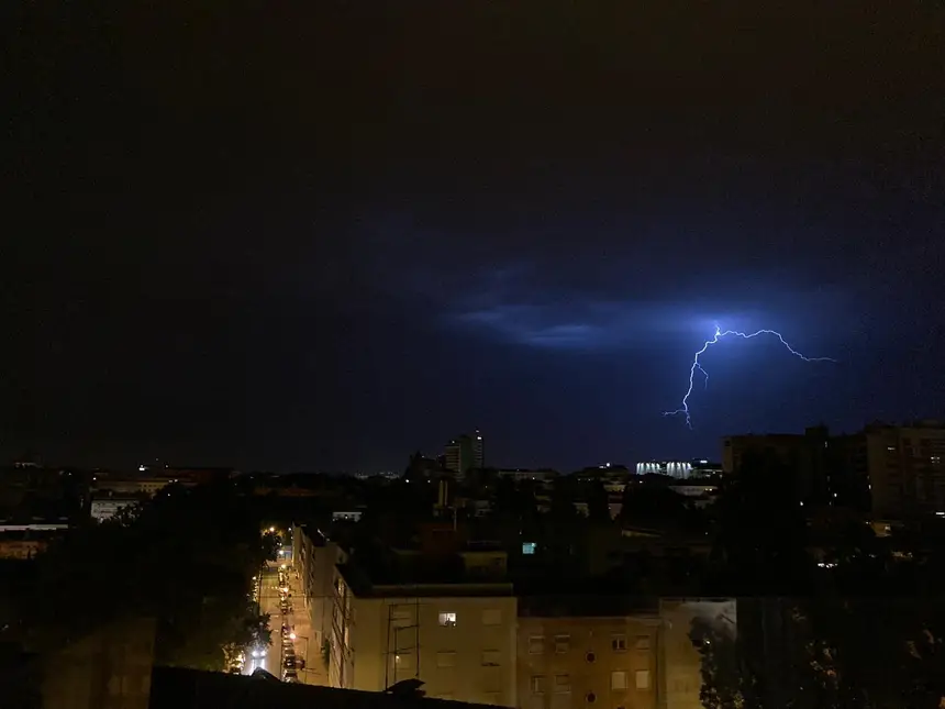 Expresso | As imagens de uma noite de trovoada (que pode repetir-se ...