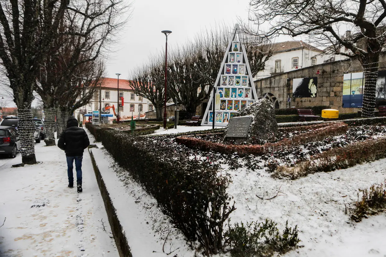 Expresso | Cai neve em Évora, mais de uma década depois. Na Serra da ...