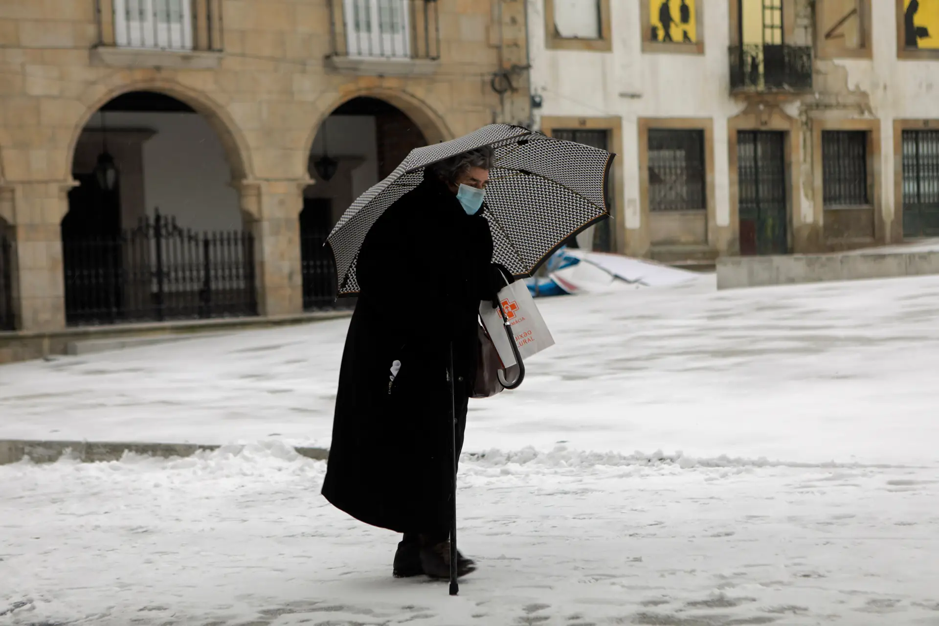 Cai neve em Évora, mais de uma década depois. Na Serra da Estrela ...