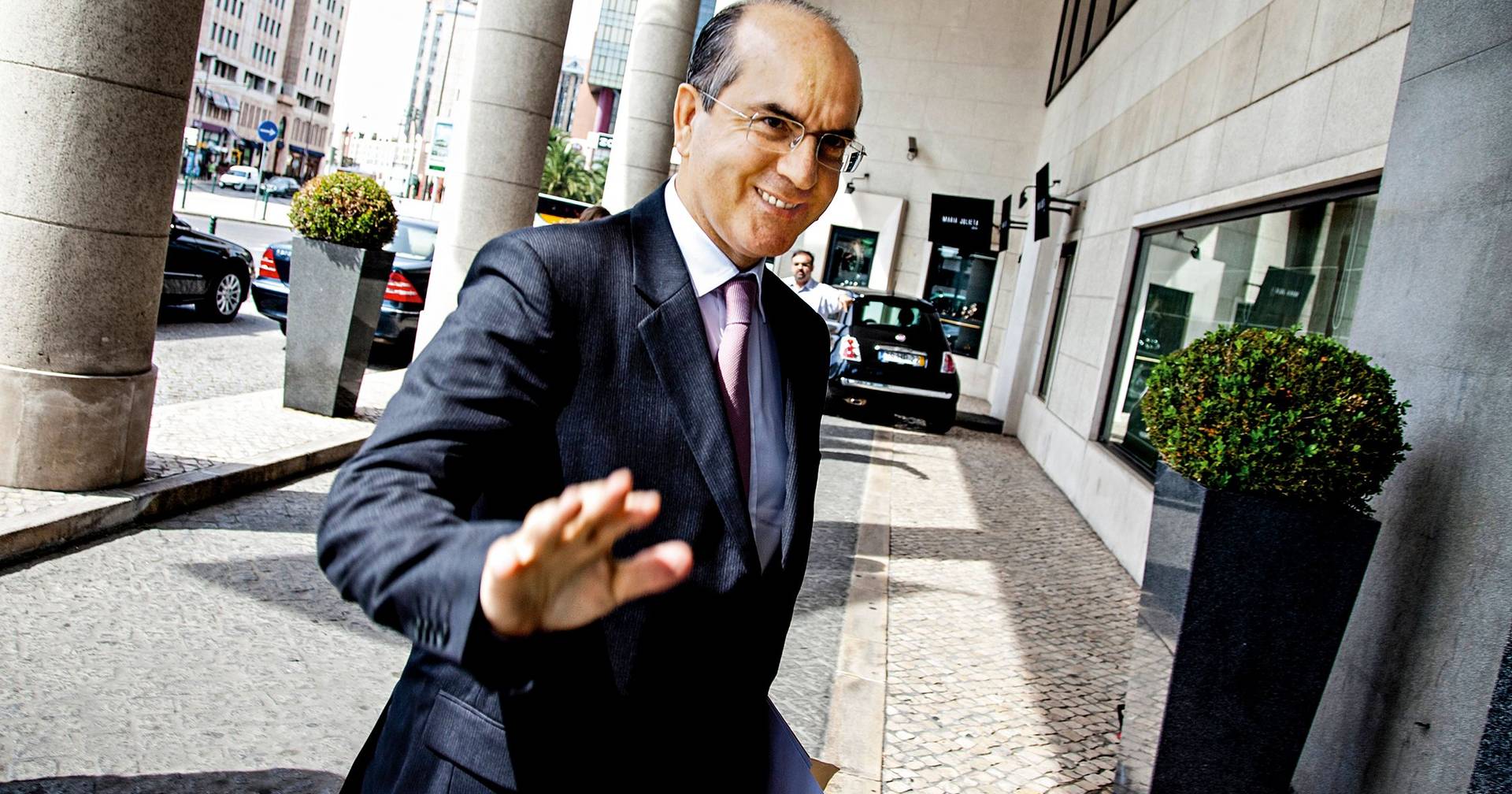 Rendeiro condenado a 10 anos de prisão em novo processo - Expresso