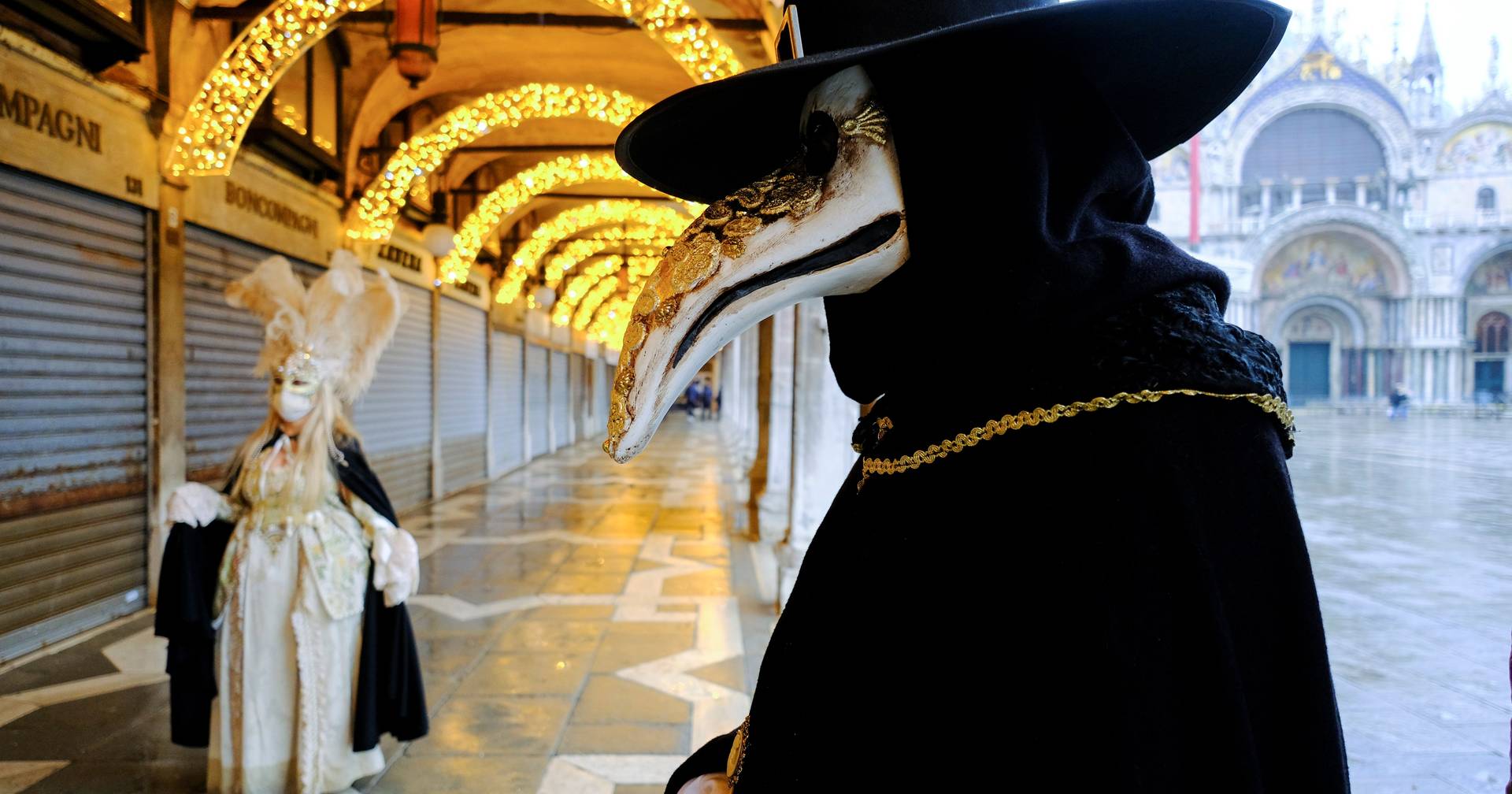 Veneza celebra Carnaval "surreal" sem multidões e com as máscaras dos ...