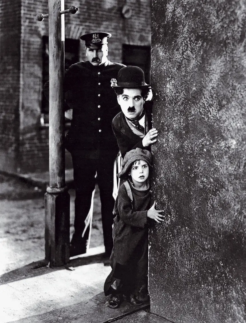 “O Garoto de Charlot” é o filme perfeito. Foi estreado há 100 anos
