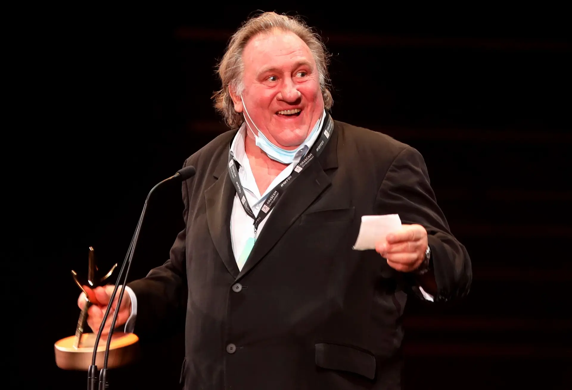Ator francês Gérard Depardieu indiciado por violação e agressão sexual ...