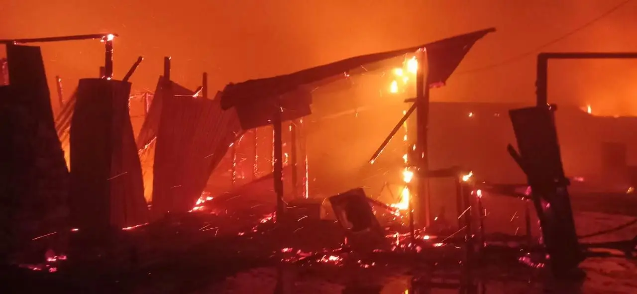 Fogo destrói centenas de abrigos em campo de refugiados rohingya no ...