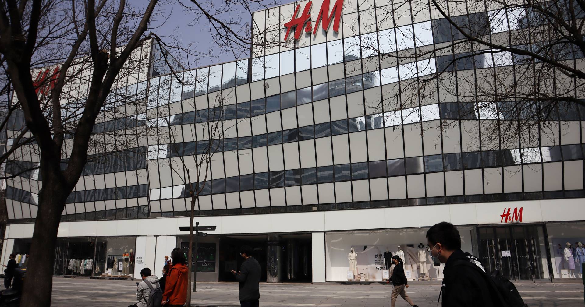 Depois da H&M, China vira-se contra Adidas e Nike - Expresso