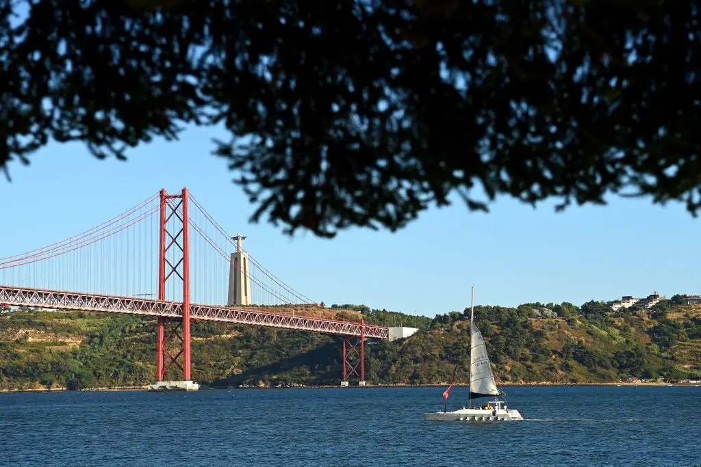 Ponte 25 de Abril e Av. da Índia em Lisboa encerradas ao trânsito ...