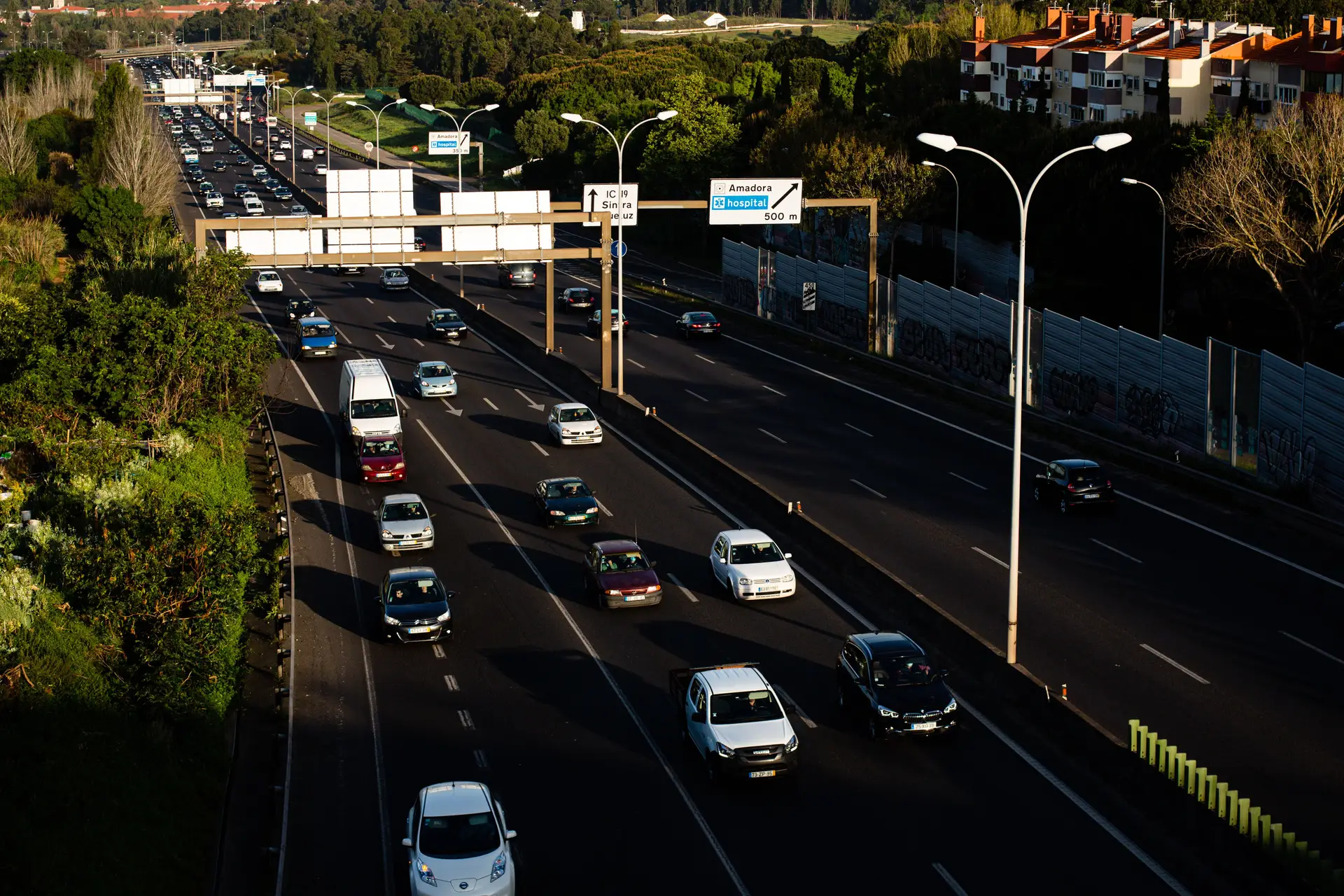 Acidente no IC19 provoca um morto e corte de trânsito no sentido Lisboa ...