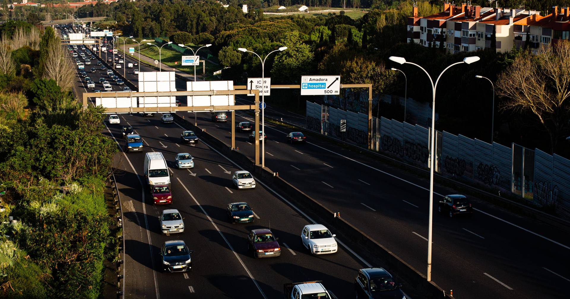 Acidente no IC19 provoca um morto e corte de trânsito no sentido Lisboa ...