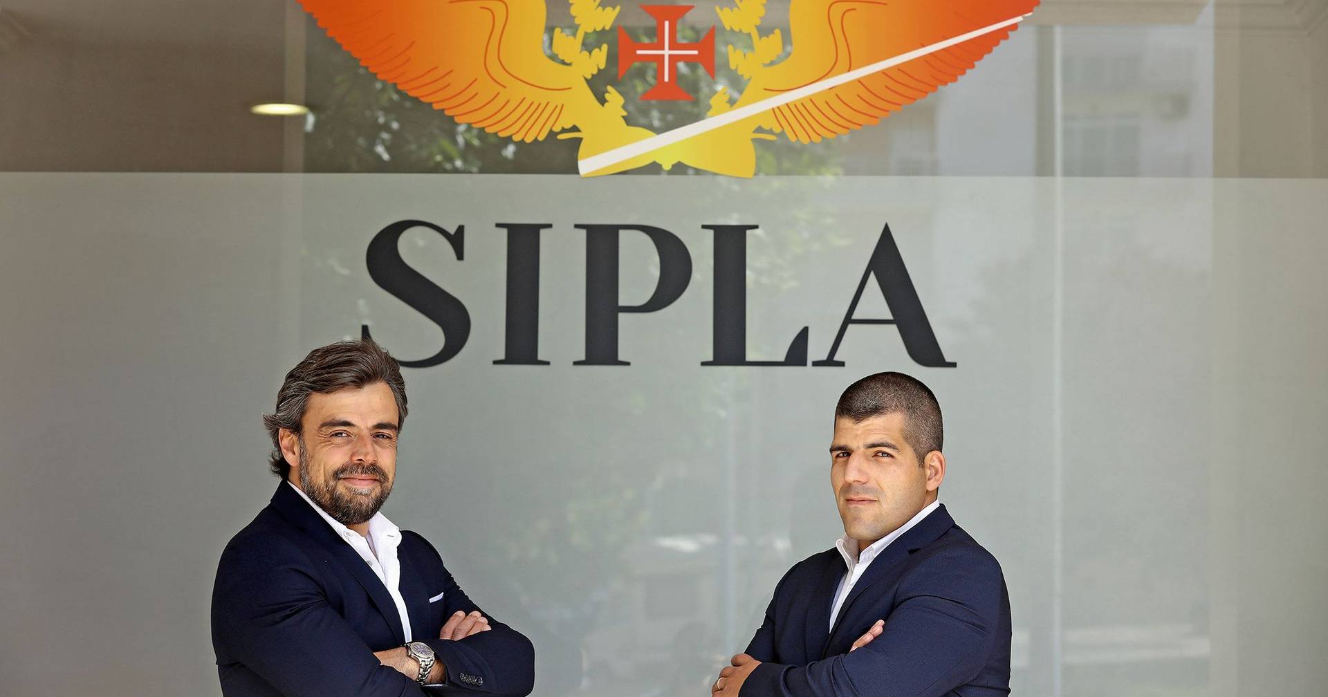 Pilotos da Portugália, do grupo TAP, reúnem-se com greve em cima da ...