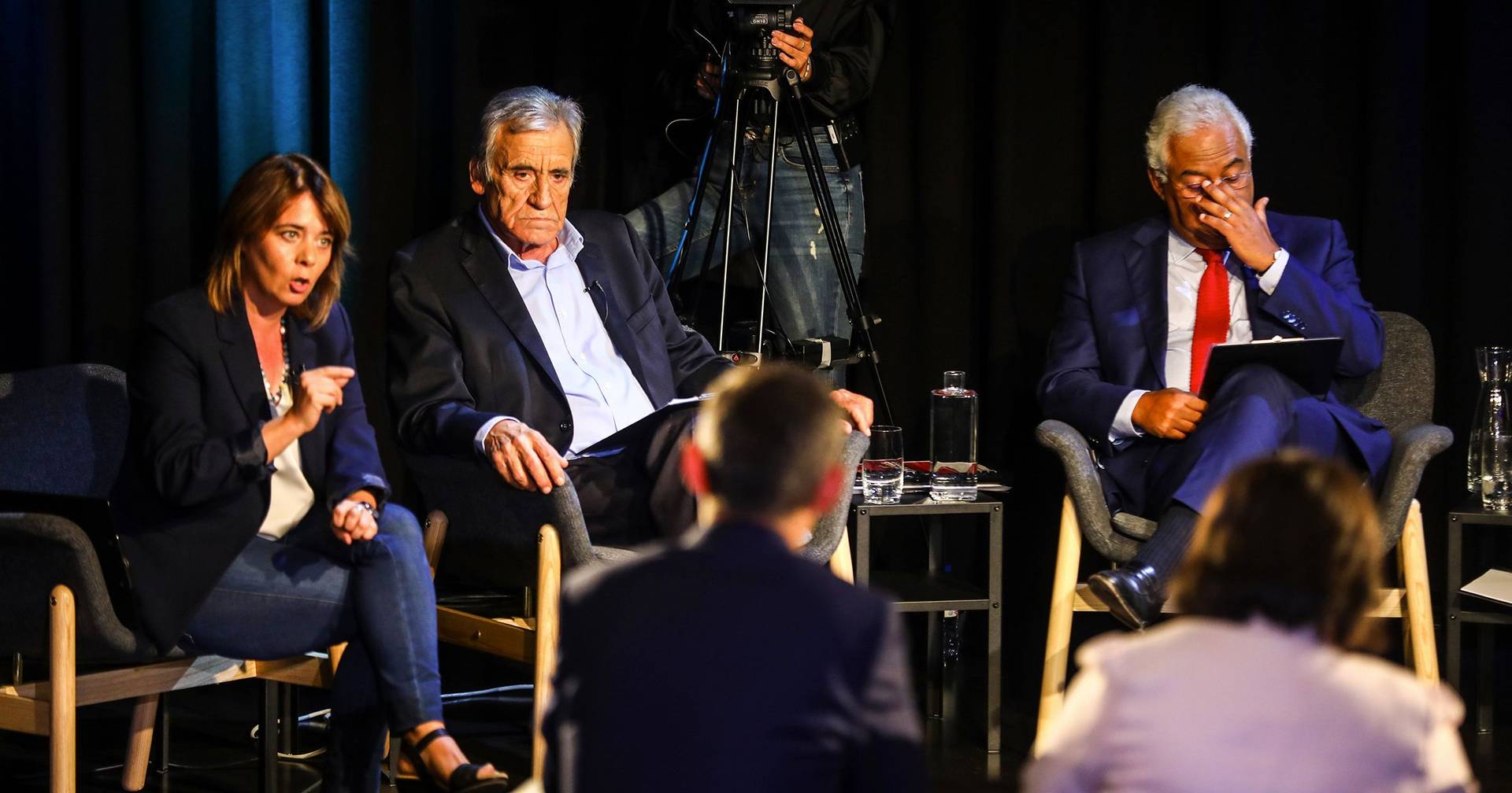 Centeno e Vieira da Silva em desacordo. Mas Costa não cede à esquerda ...