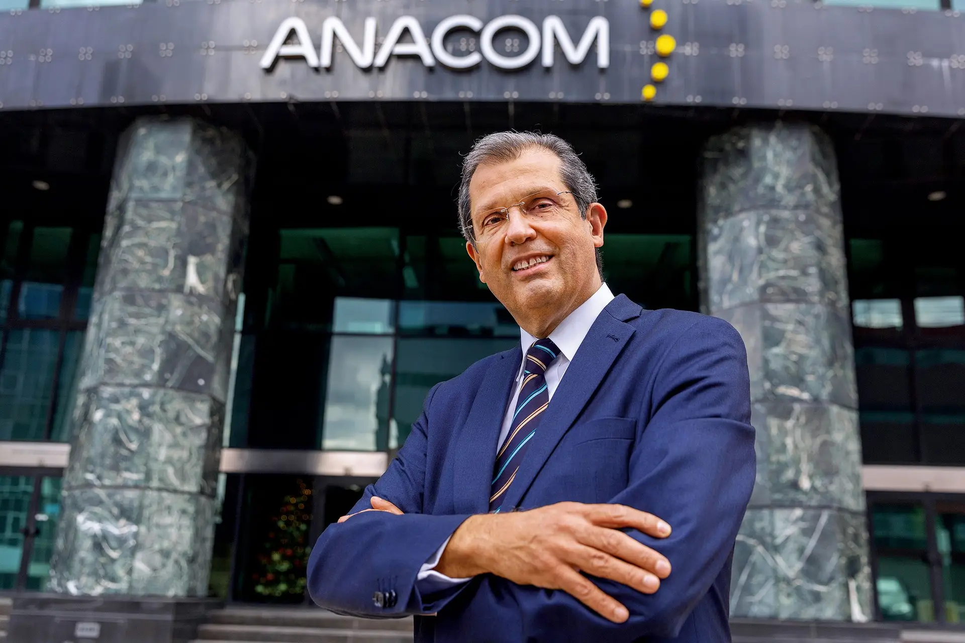 Anacom aplica coimas de mais de 15 milhões de euros à Meo, NOS ...