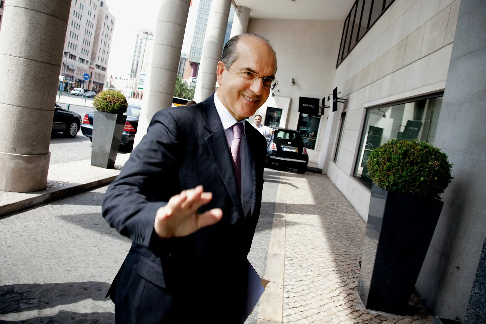 Um homem em fuga: tudo sobre o caso João Rendeiro - Expresso