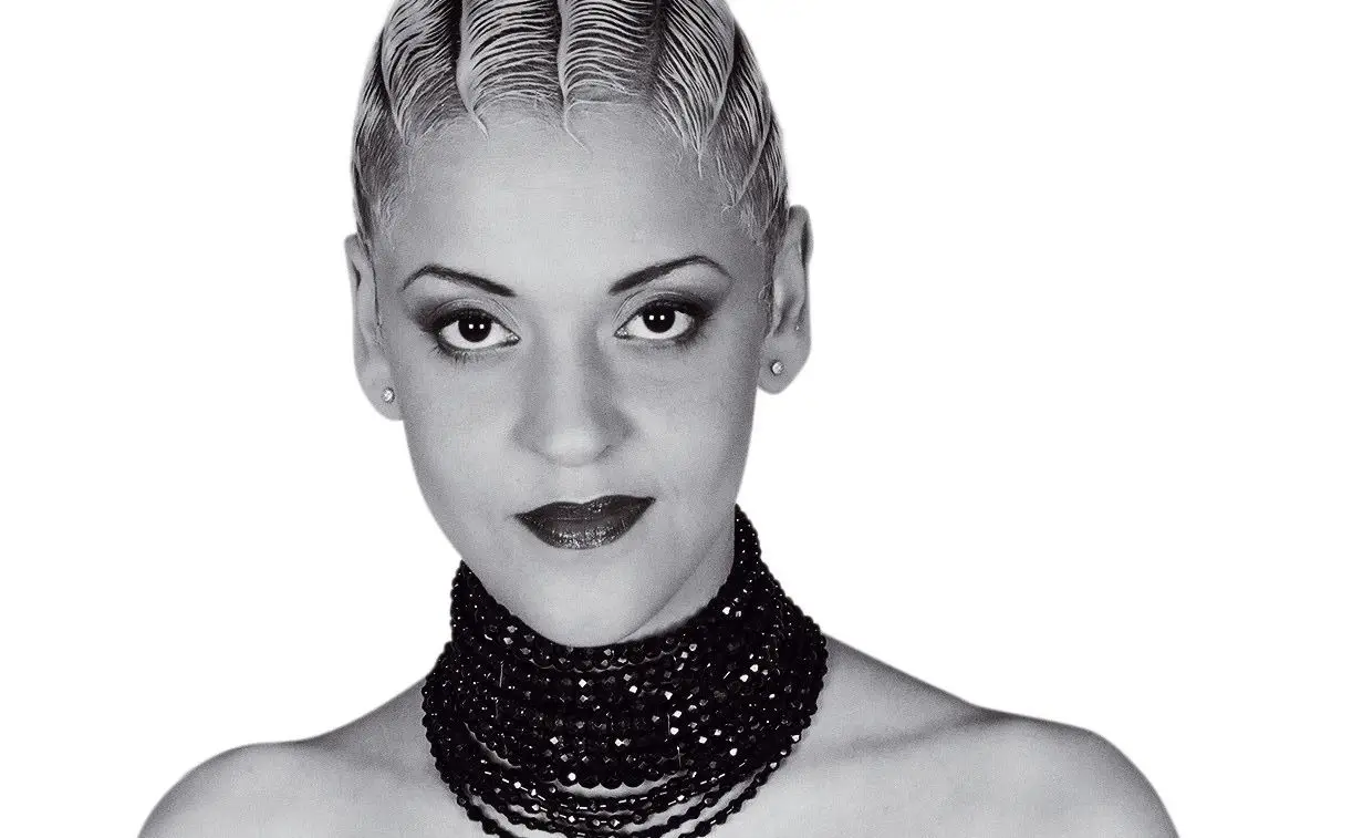 “Mas as fadistas cantam com a voz ou com o cabelo? Eu não sou como as ...