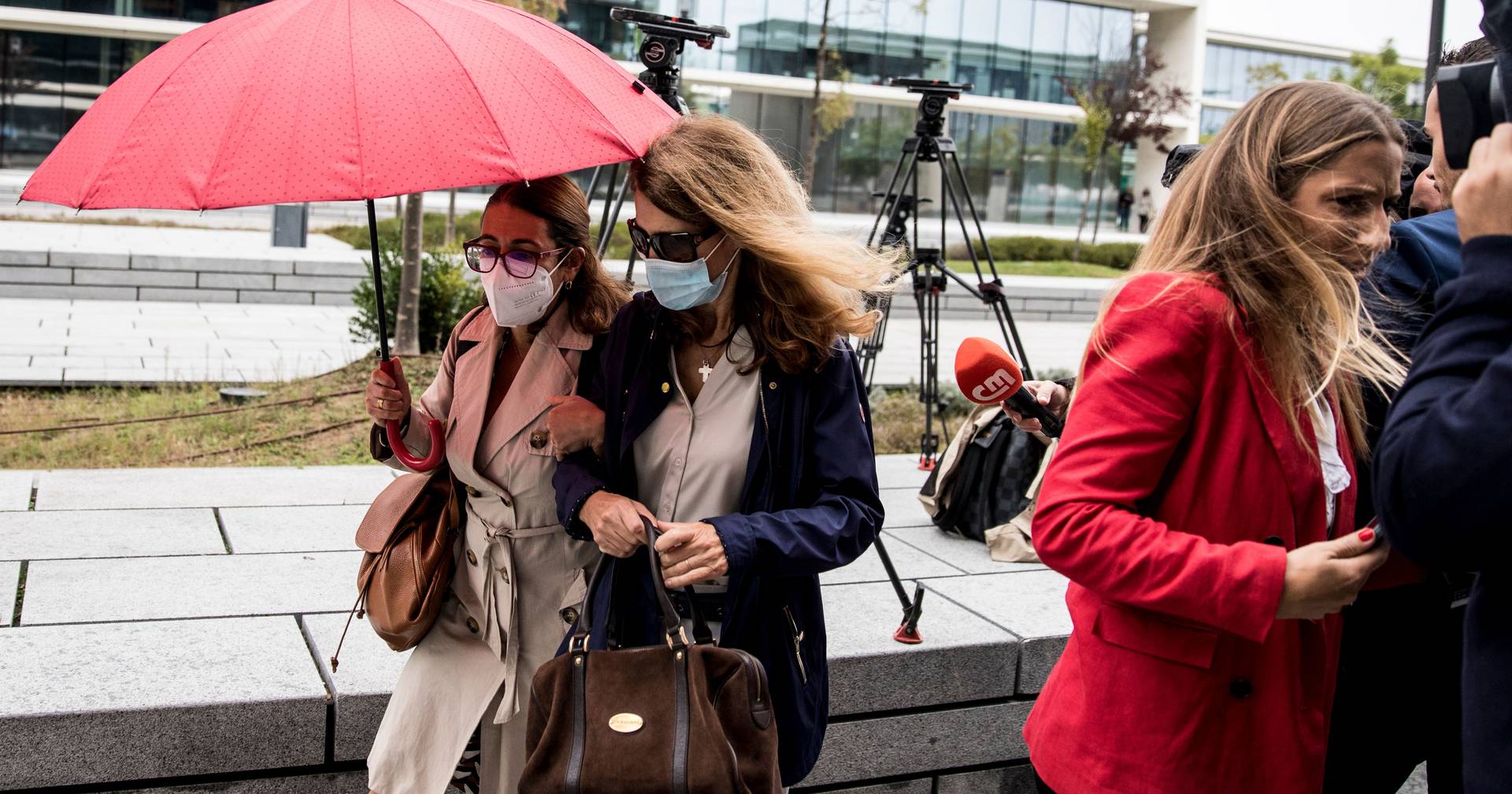 Mulher de João Rendeiro foi detida. Havia risco de fuga - Expresso