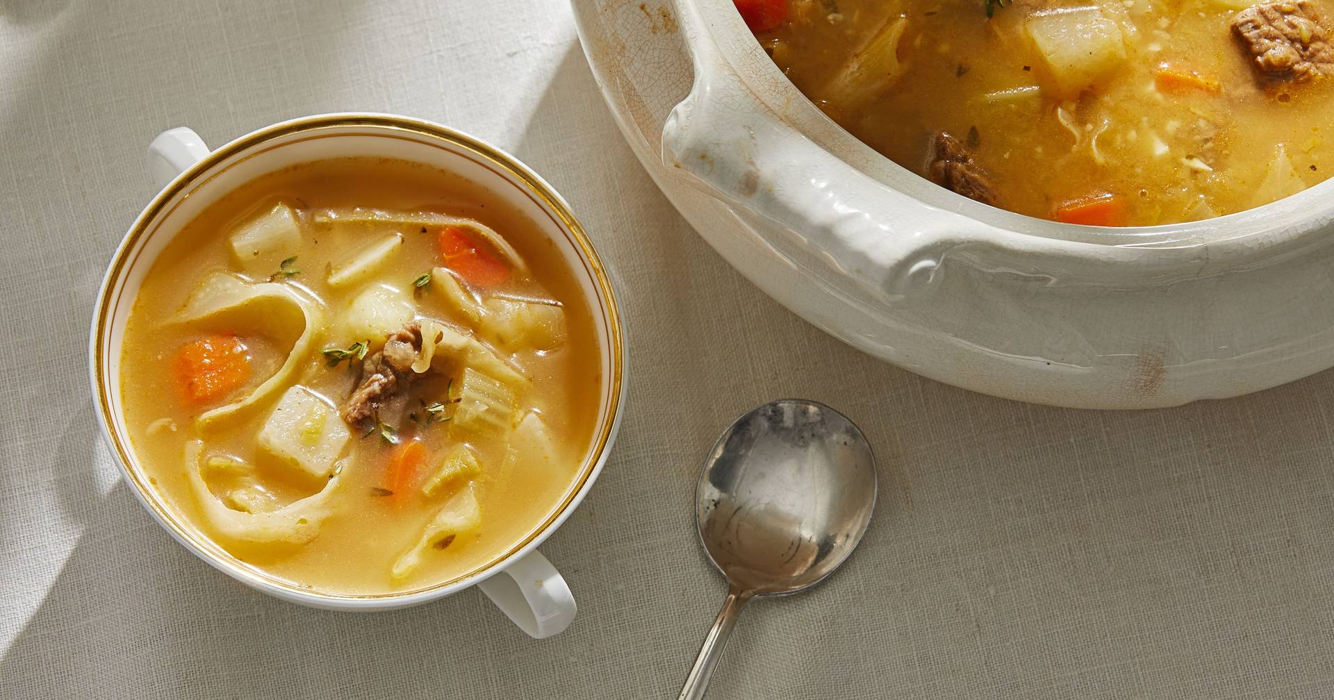 Caligrafia árabe e sopa haitiana já são Património Mundial da UNESCO ...