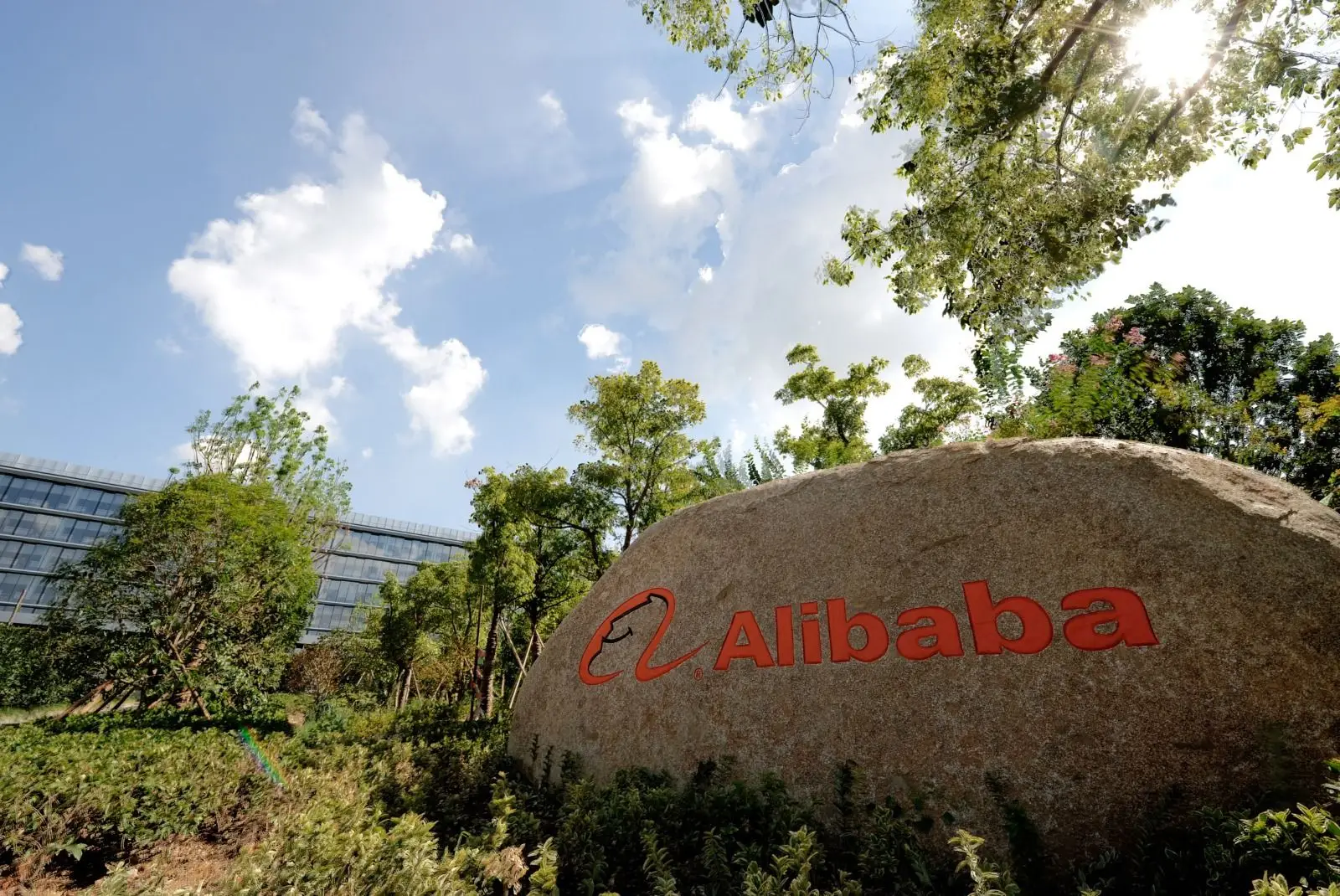 Alibaba já dispensou quase 15 mil trabalhadores desde o início do ano ...