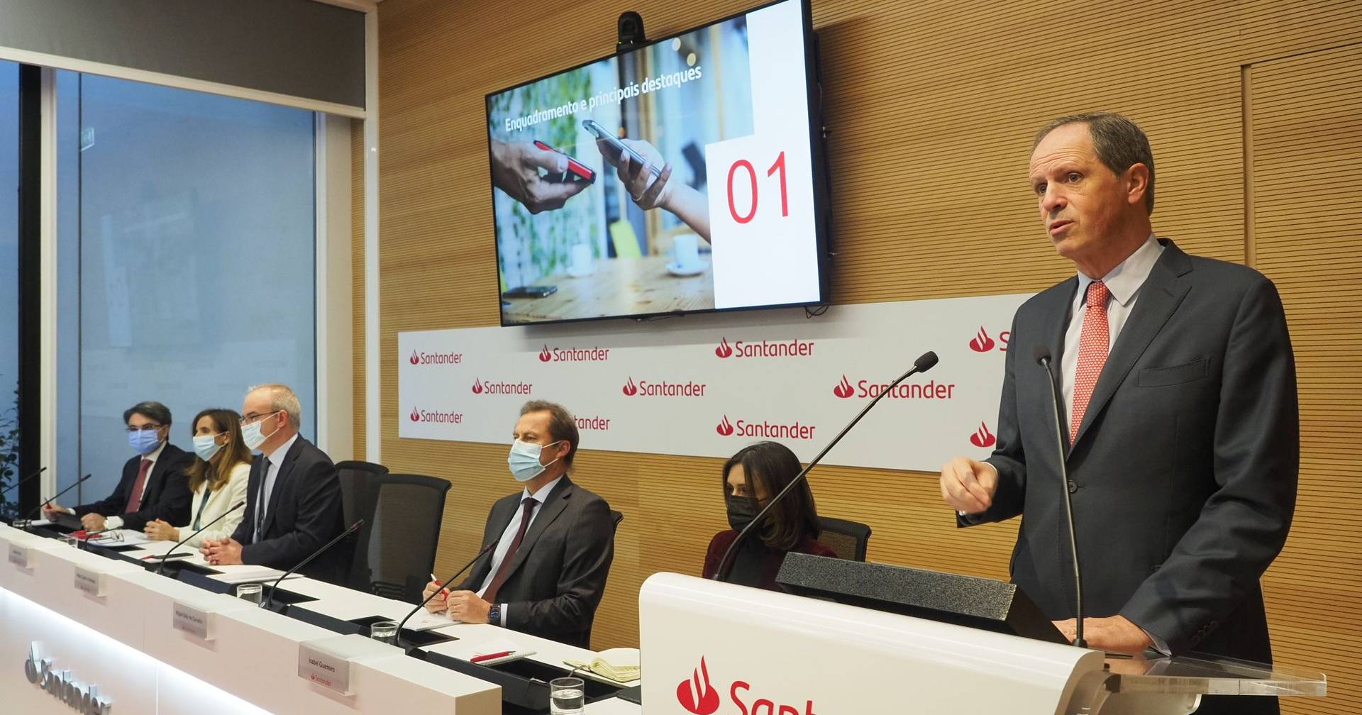 CEO do Santander em Portugal arrecada mais 40% em prémios e remuneração ...