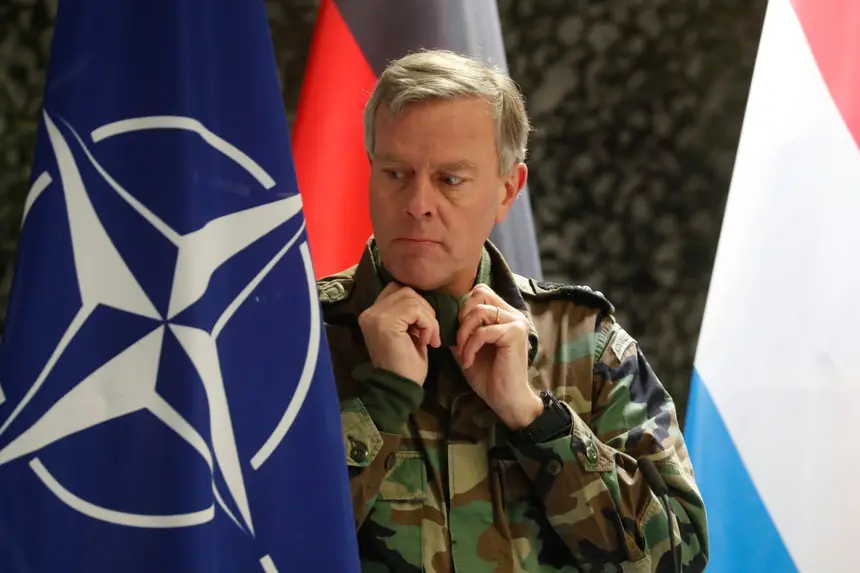 Expresso | NATO admite tornar permanente presença militar nos países ...