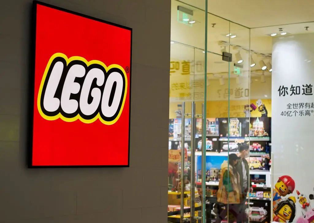 Lucro da Lego cai 5% para 1922 milhões de euros em 2023 - Expresso